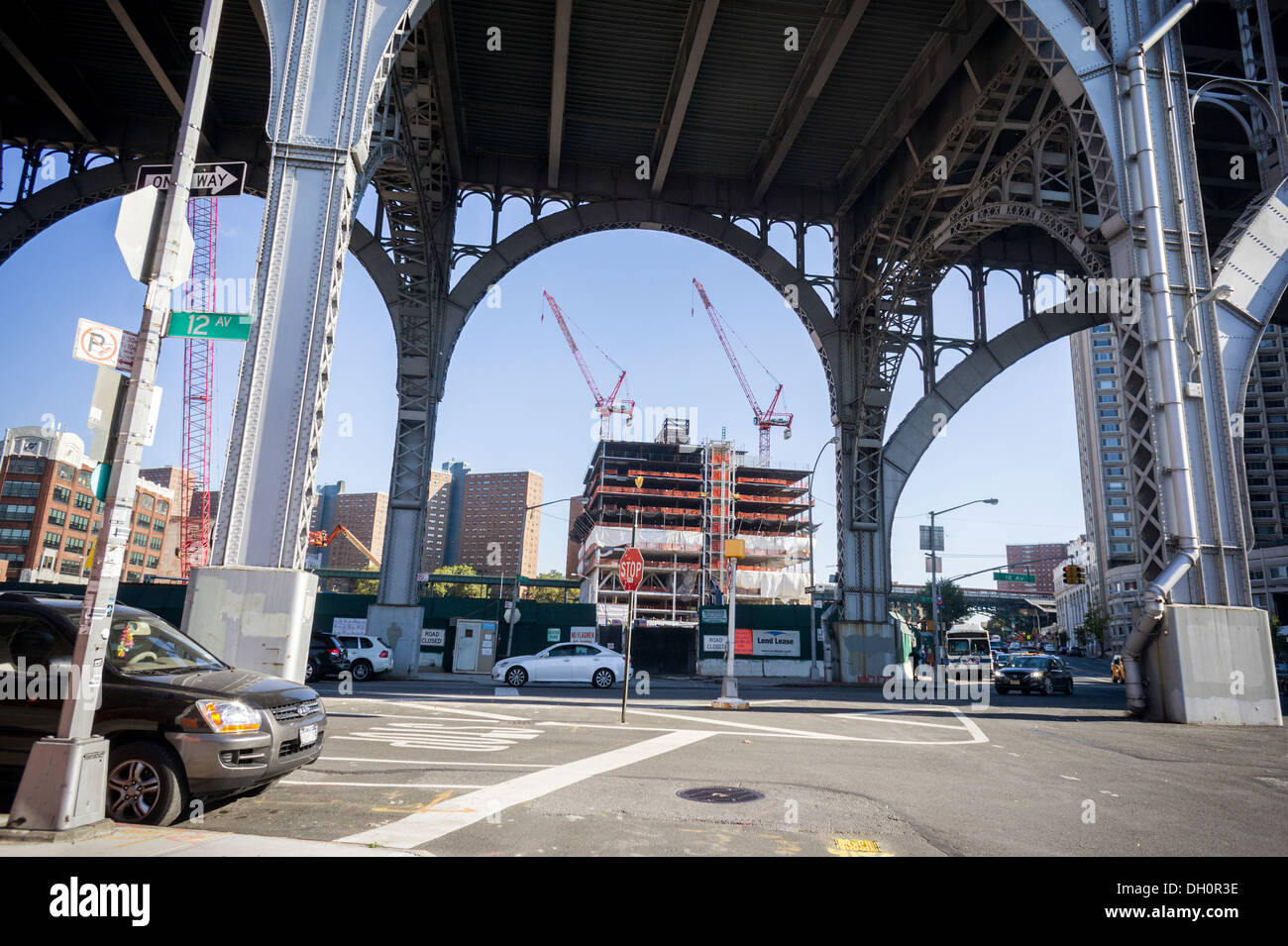 View of west 125th street hi-res stock photography and images - Alamy
