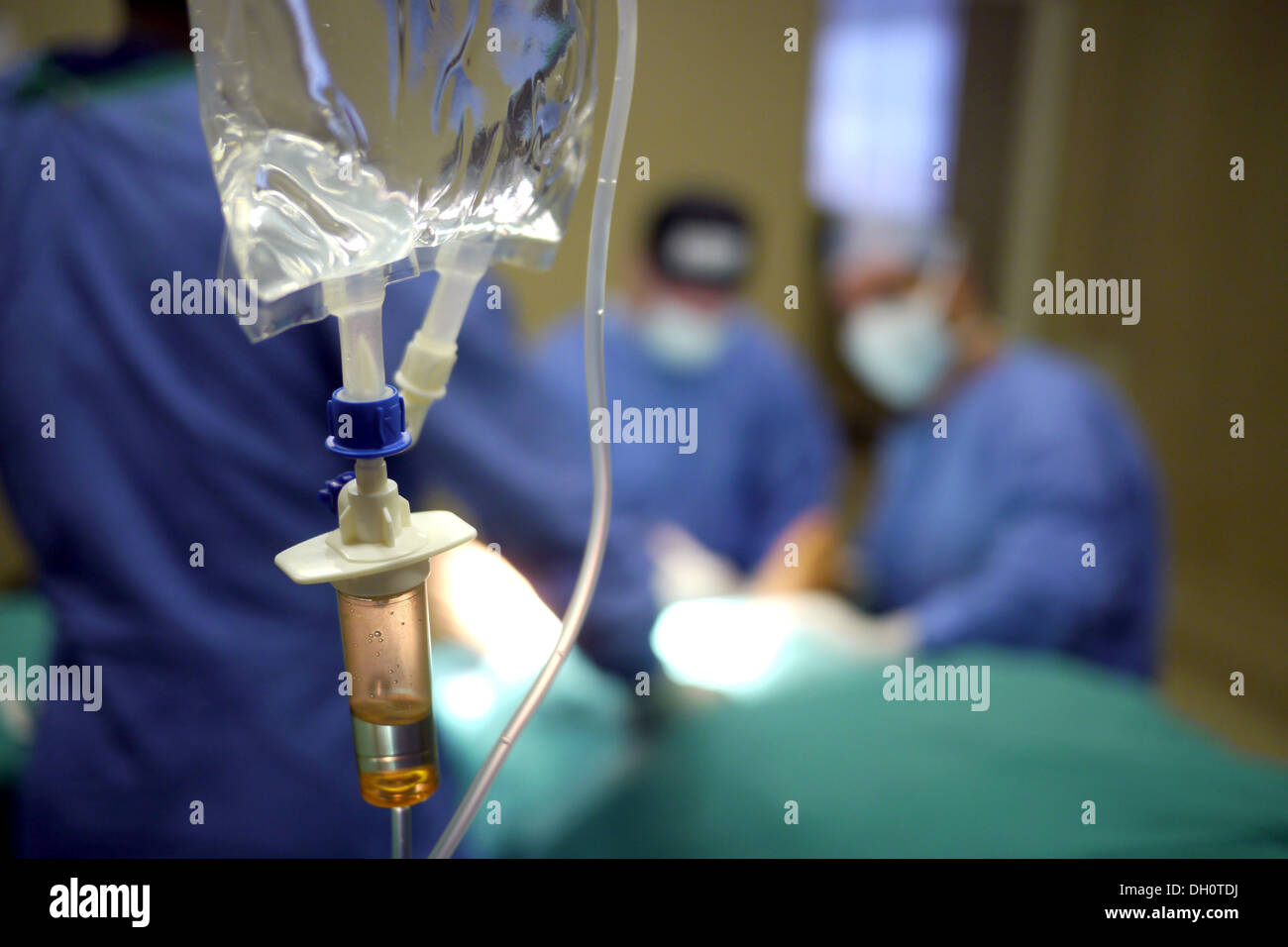 IV drip in hospital operating theatre Stock Photo - Alamy IV drip in hospital operating theatre Stock Photo - Alamy