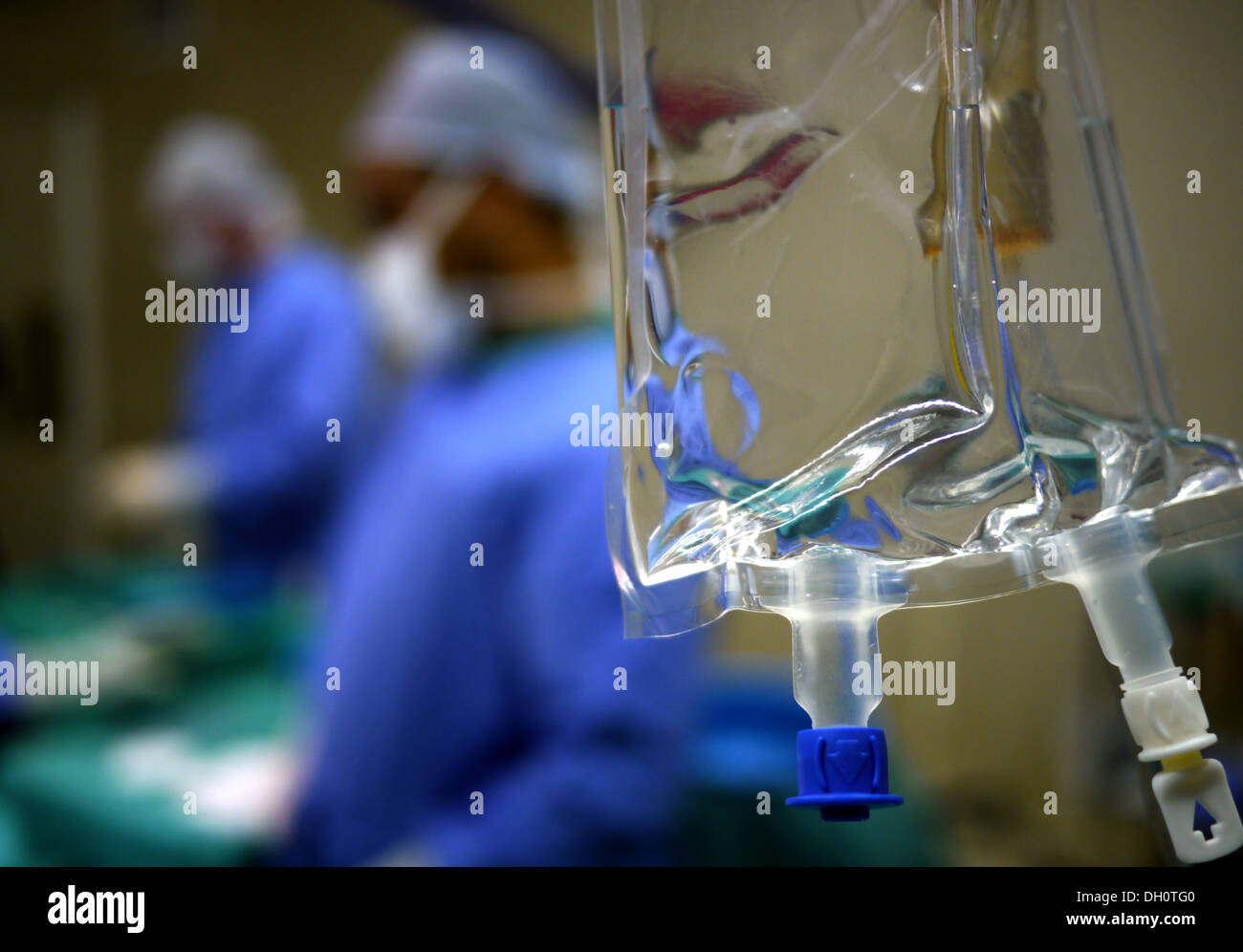 Hospital drip hi-res stock photography and images - Alamy