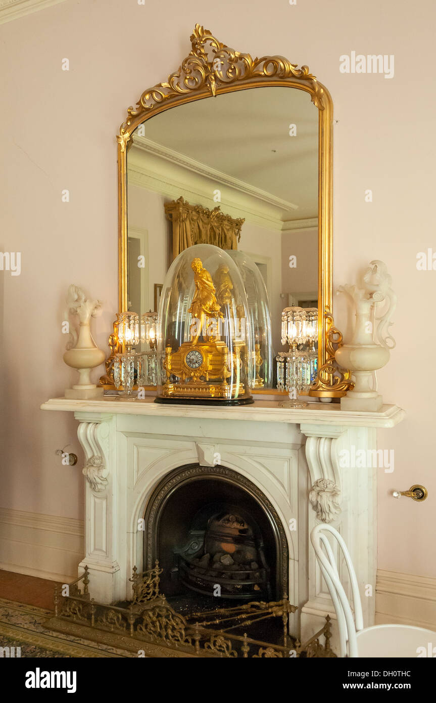 Stately home fireplace hi-res stock photography and images - Alamy