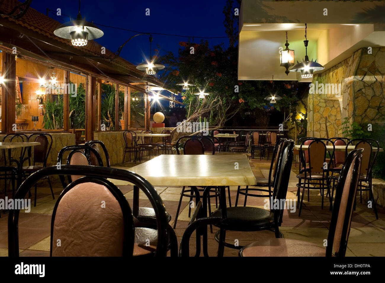 Greek tables hi-res stock photography and images - Alamy