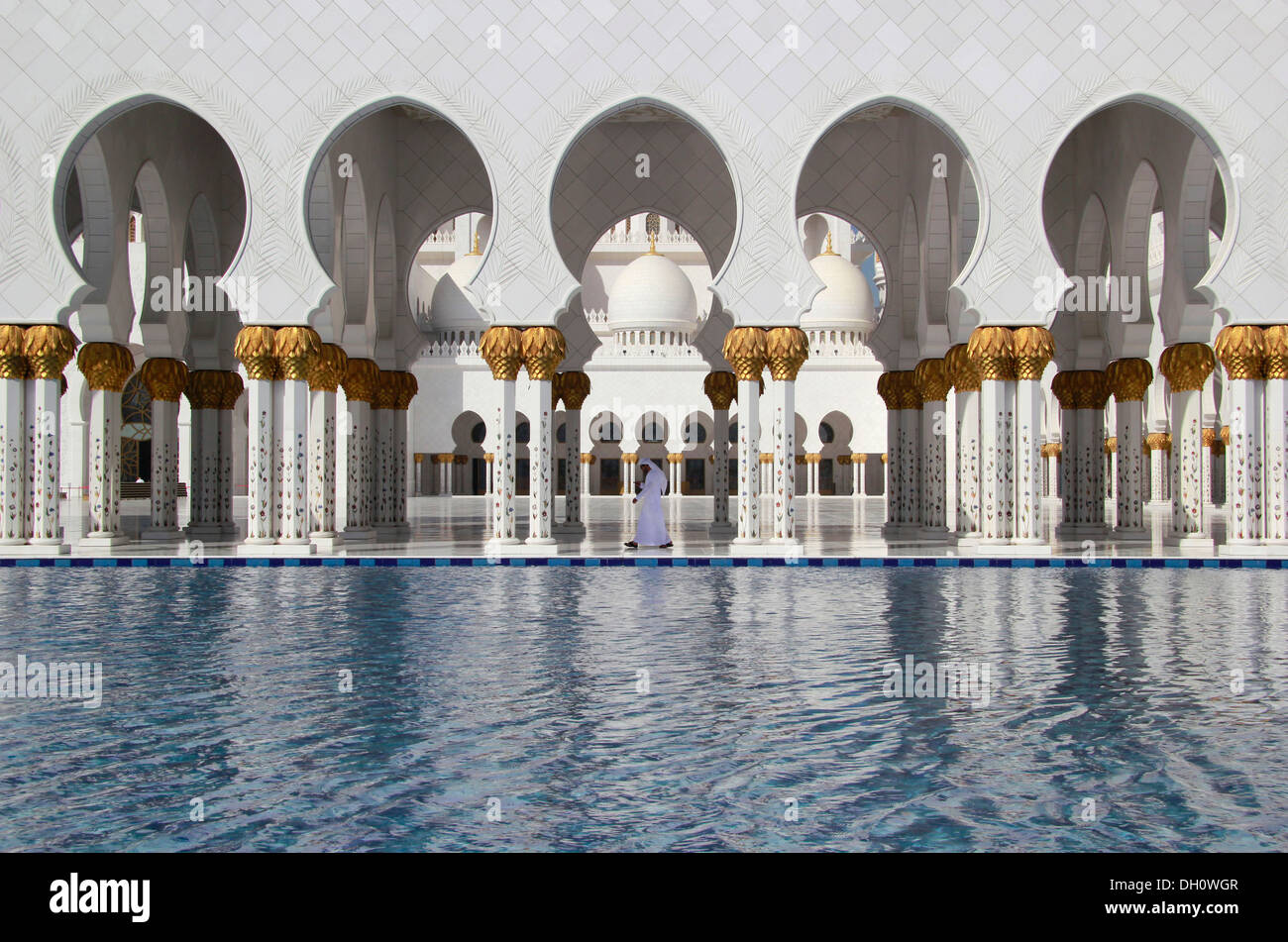 Colonnade, Sheikh Zayed Mosque, Abu Dhabi, United Arab Emirates Stock ...
