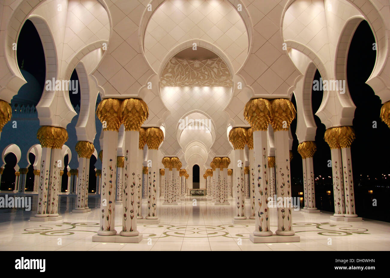 Colonnade at the Sheikh Zayed Mosque, Abu Dhabi, United Arab Emirates ...