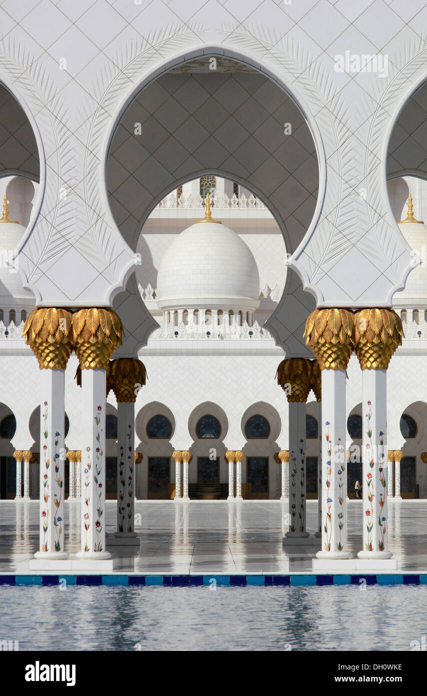 Corridors of mosque hi-res stock photography and images - Alamy
