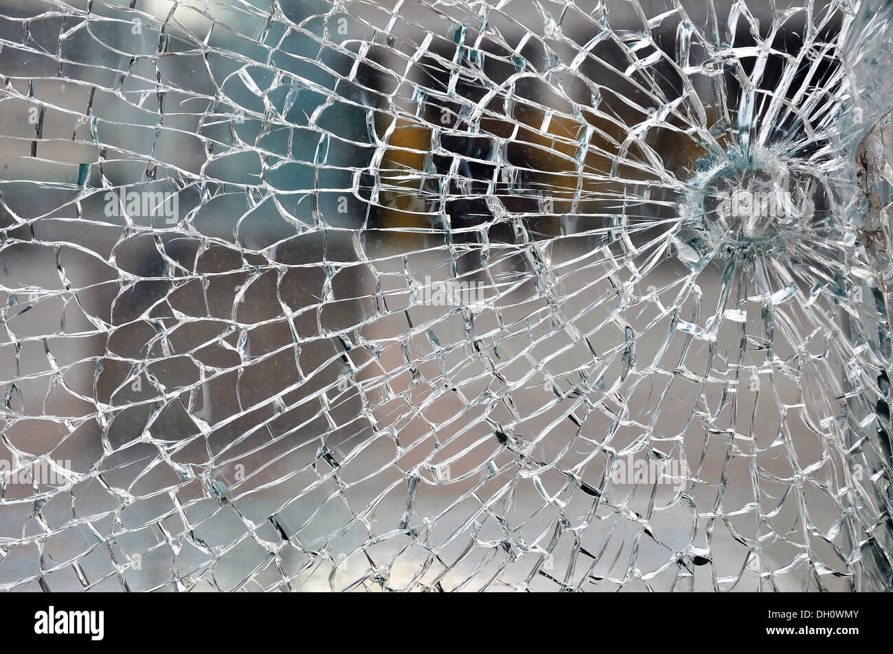 Cracked glass hi-res stock photography and images - Alamy