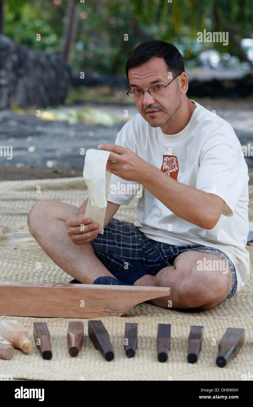 Tapa or kapa cloth hi-res stock photography and images - Alamy