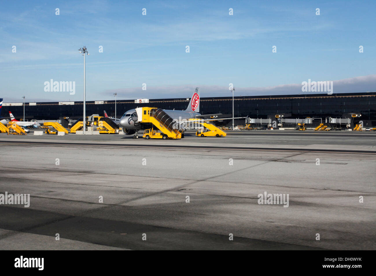 Austria airport europe hi-res stock photography and images - Alamy