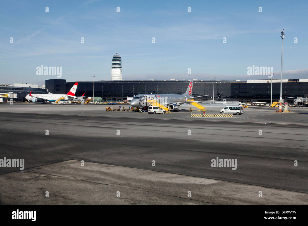 Vienna airport hi-res stock photography and images - Alamy