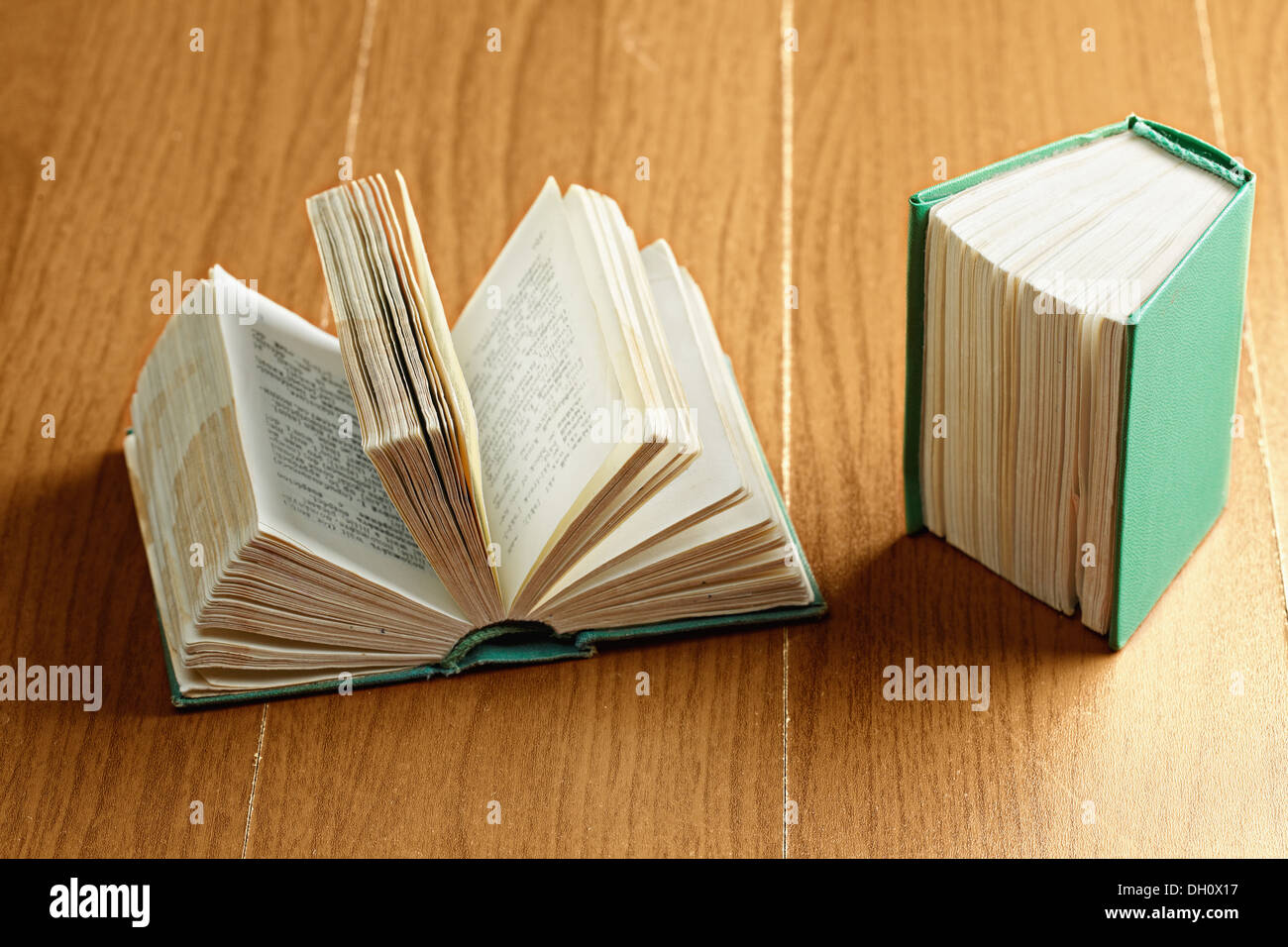 Closed textbook hi-res stock photography and images - Alamy