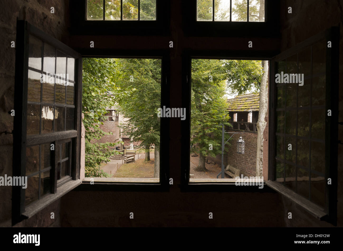 French chateau window hi-res stock photography and images - Alamy