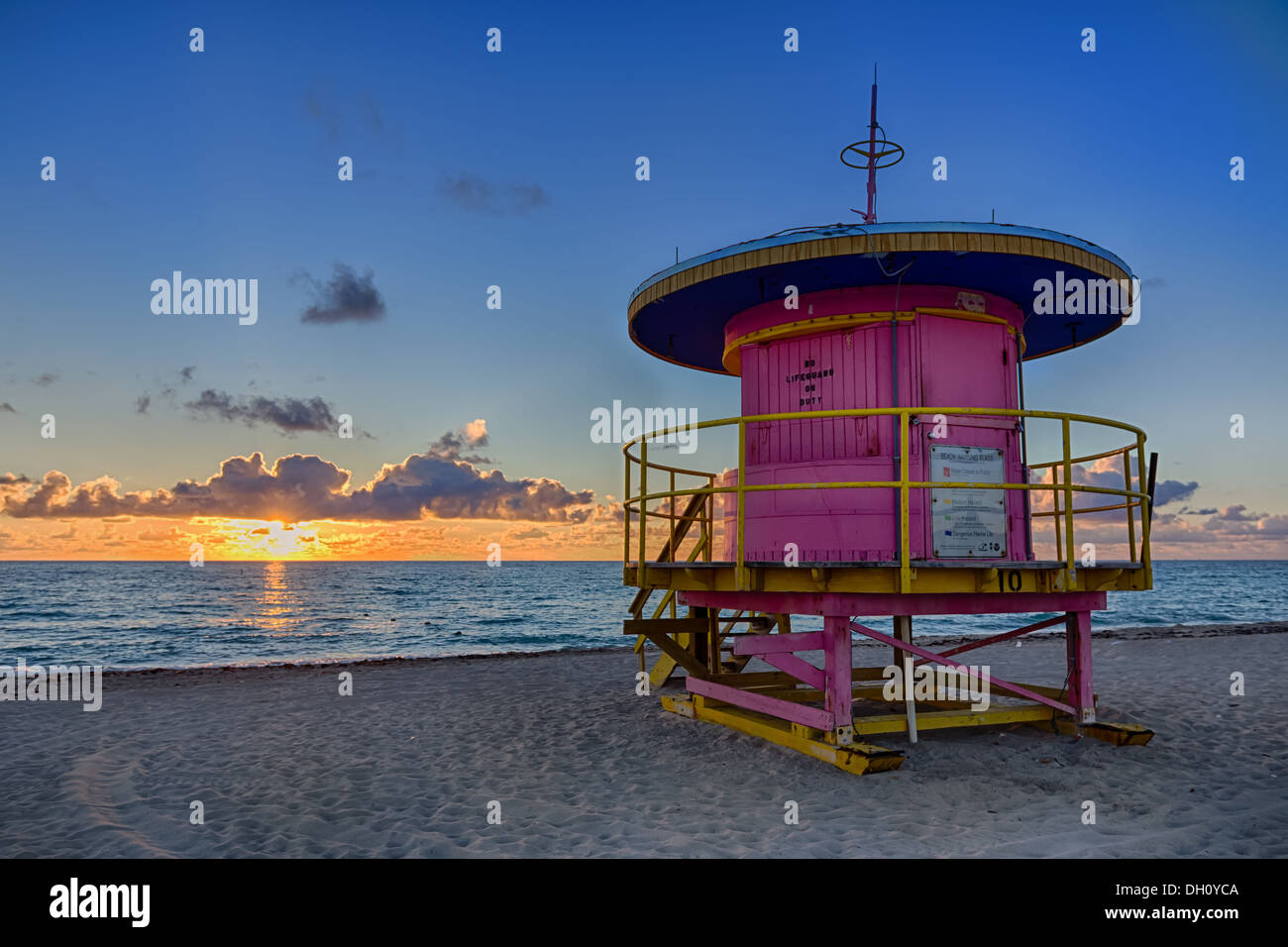 The 10th Street Art Deco lifeguard tower on Miami Beach Stock Photo - Alamy