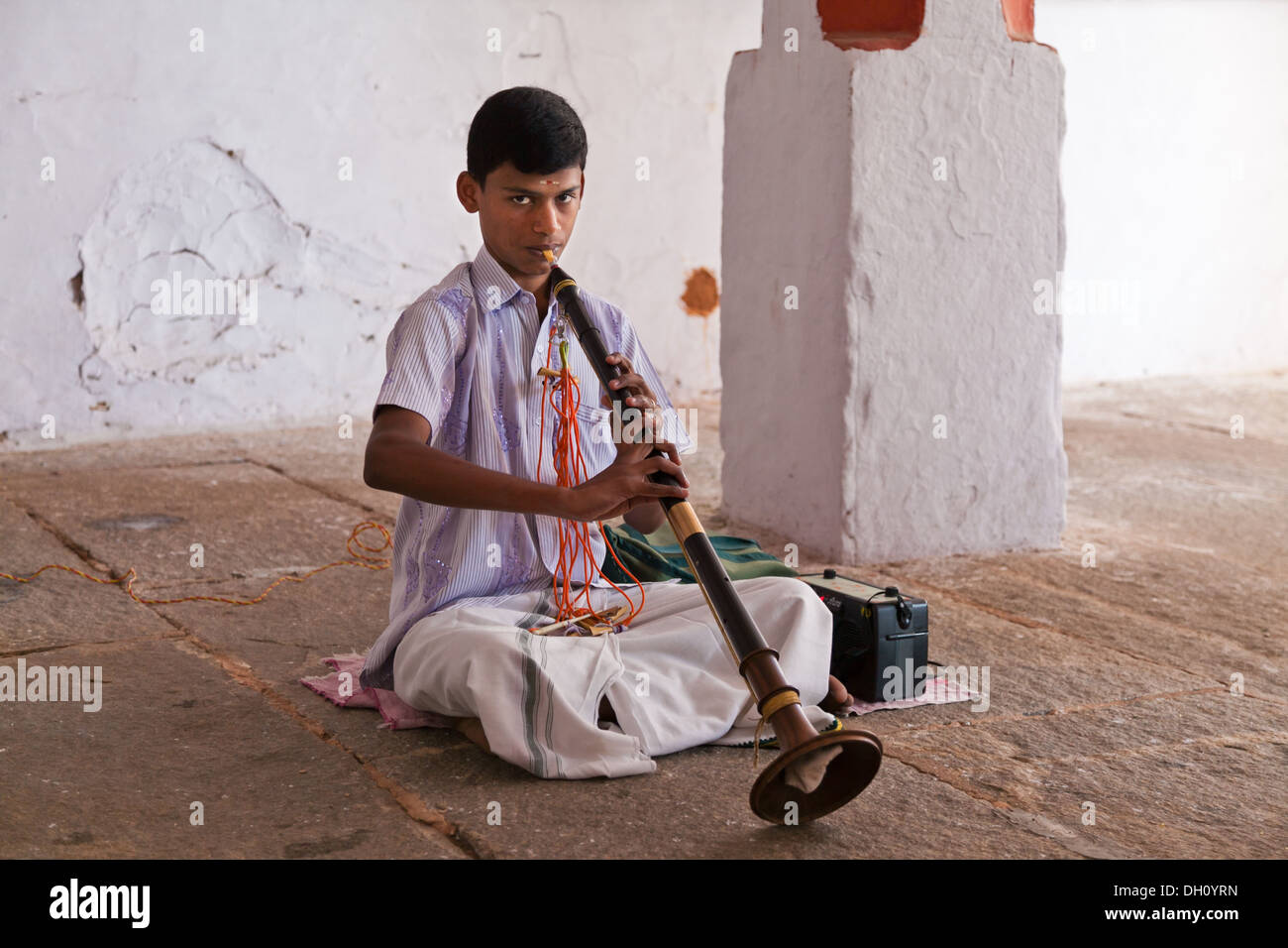 Nadaswaram hi-res stock photography and images - Alamy