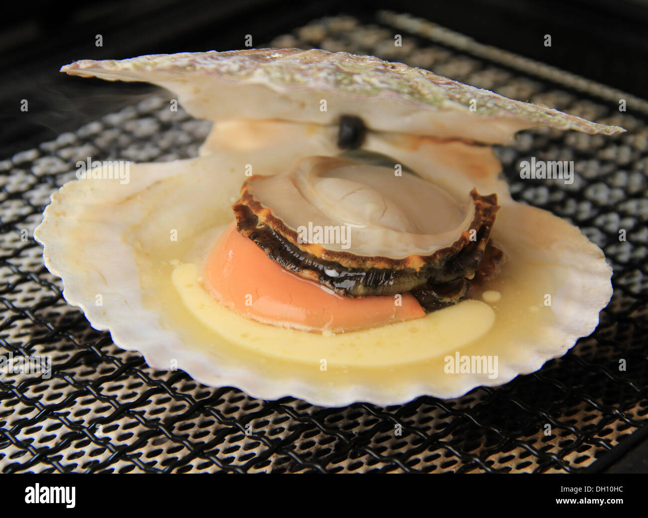 Scallop open hi-res stock photography and images - Alamy