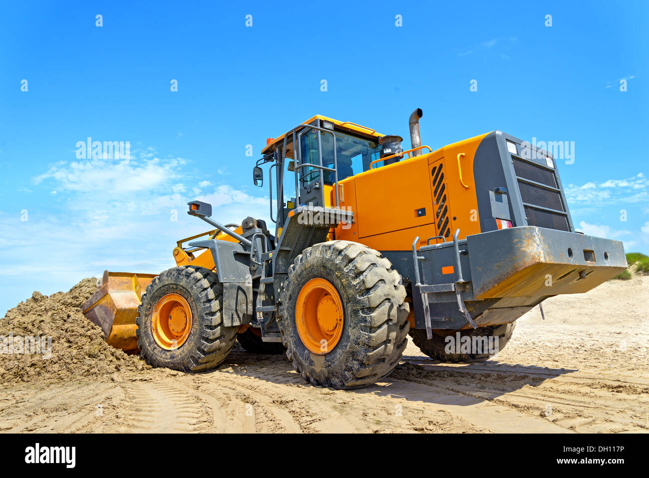 Bulldozer mud hi-res stock photography and images - Alamy