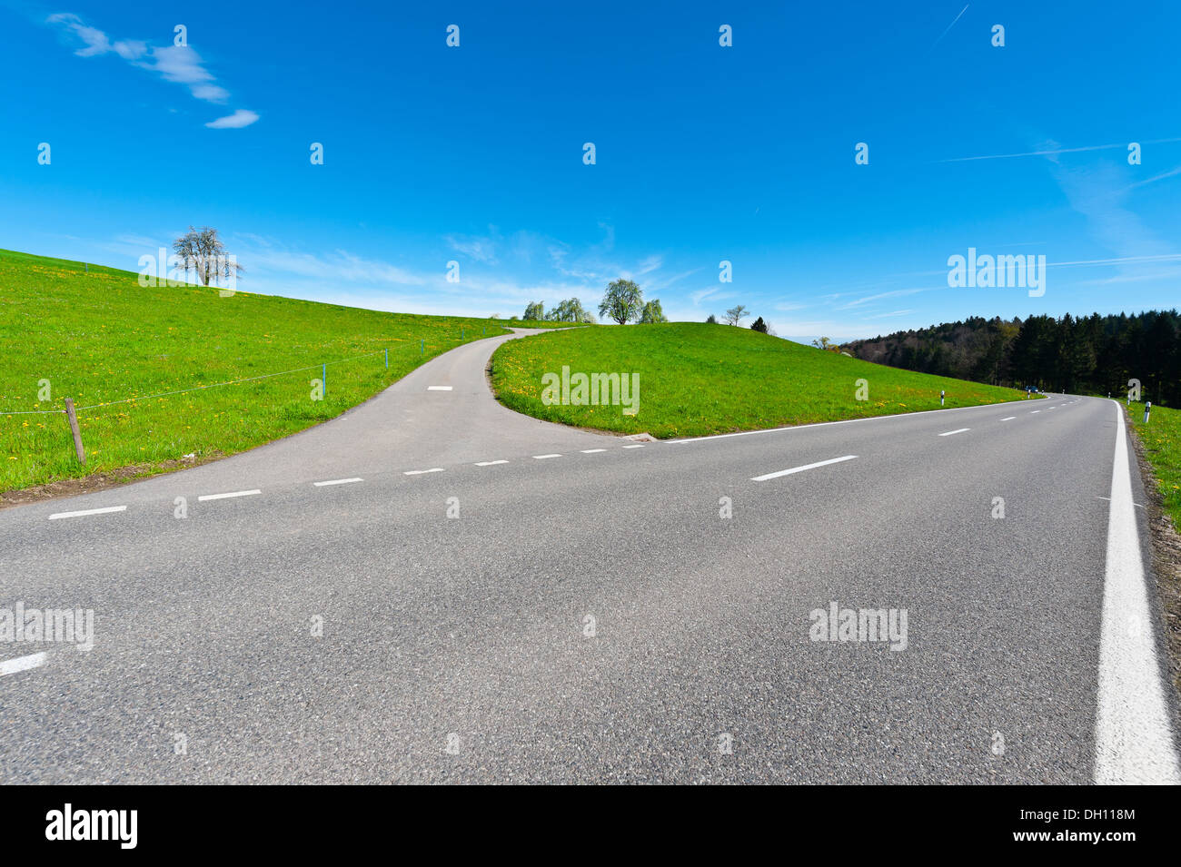 Rural crossroads hi-res stock photography and images - Alamy