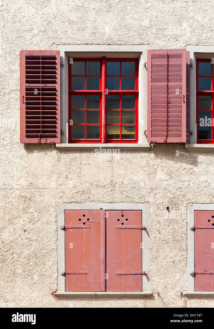Shutter swiss chalet hi-res stock photography and images - Alamy