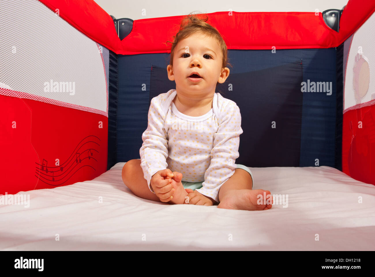 Boy sitting down hi-res stock photography and images - Alamy