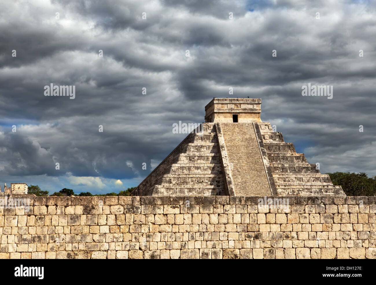 Kukulkan Pyramid in Chichen Itza , Mexico Stock Photo - Alamy