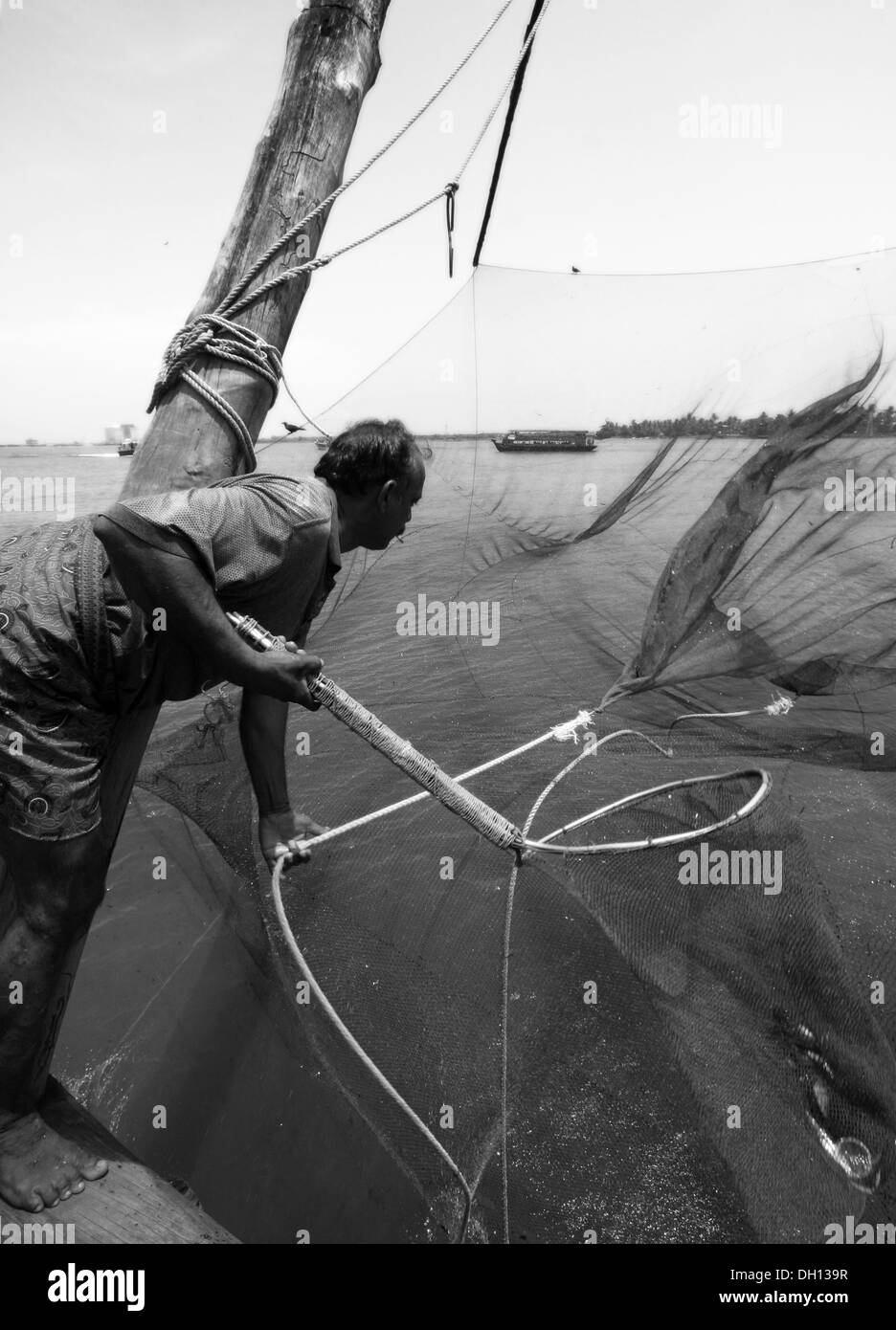 Traditional Chinese Fishing Nets at Fort Kochi Stock Photo - Alamy