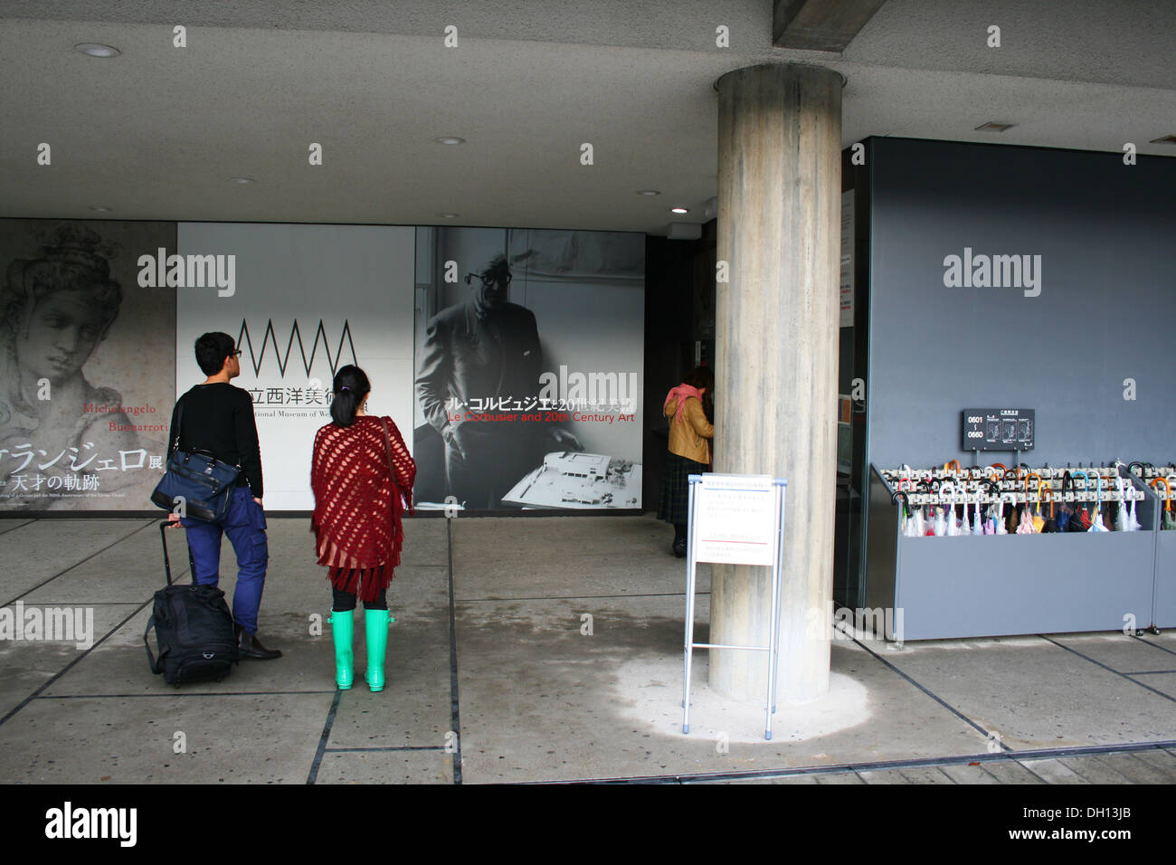 Art museum ticket counter hi-res stock photography and images - Alamy