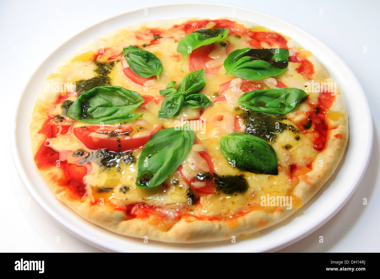 Basil pizza hi-res stock photography and images - Alamy
