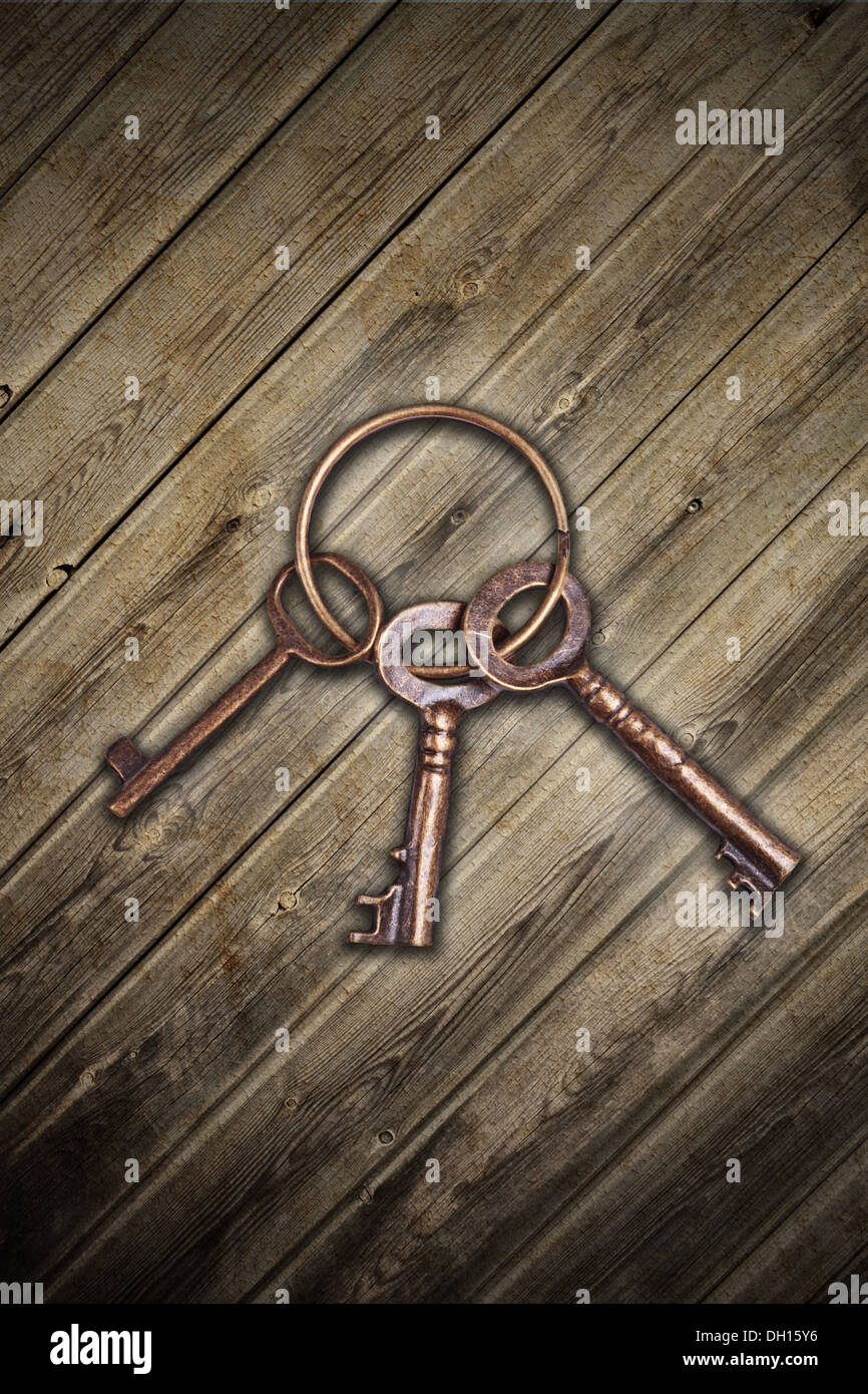 old keys over a wood Stock Photo - Alamy
