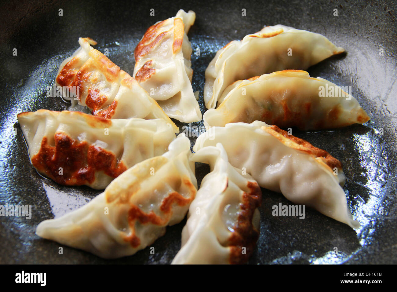Pan fried dumpling hi-res stock photography and images - Alamy