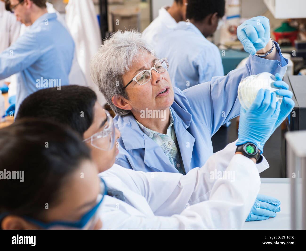 African american working in lab hi-res stock photography and images - Alamy