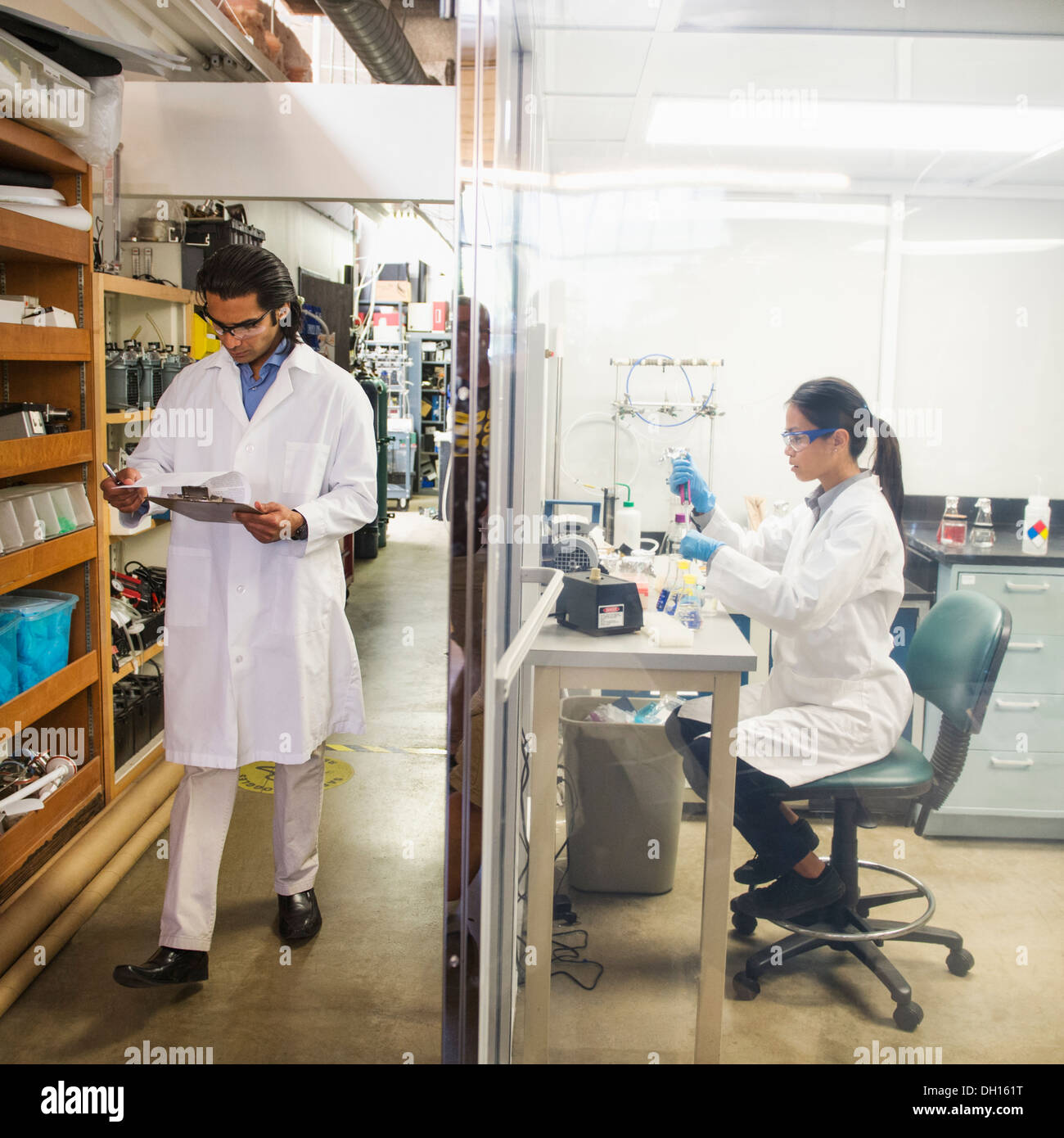 Indian scientists hi-res stock photography and images - Alamy