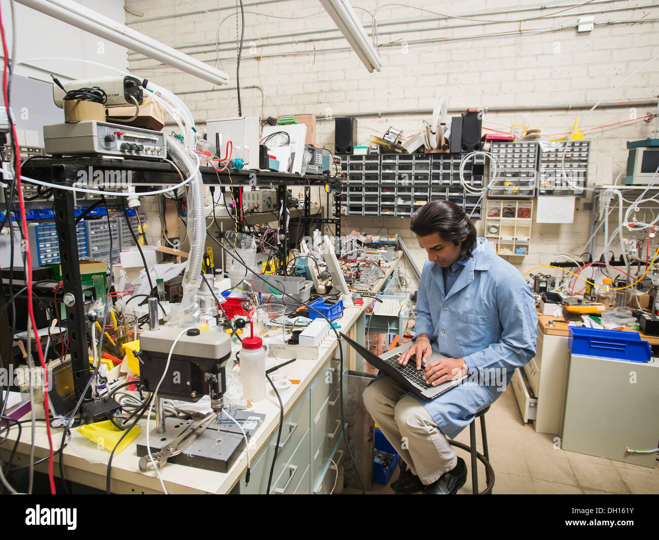 Messy laboratory hi-res stock photography and images - Alamy