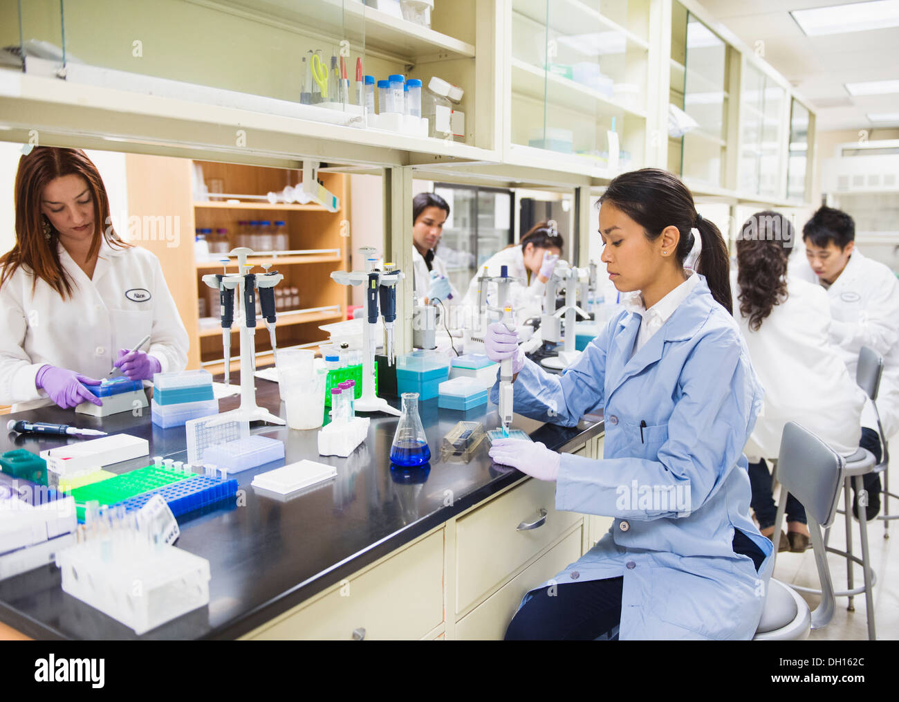 Chinese laboratory hi-res stock photography and images - Alamy