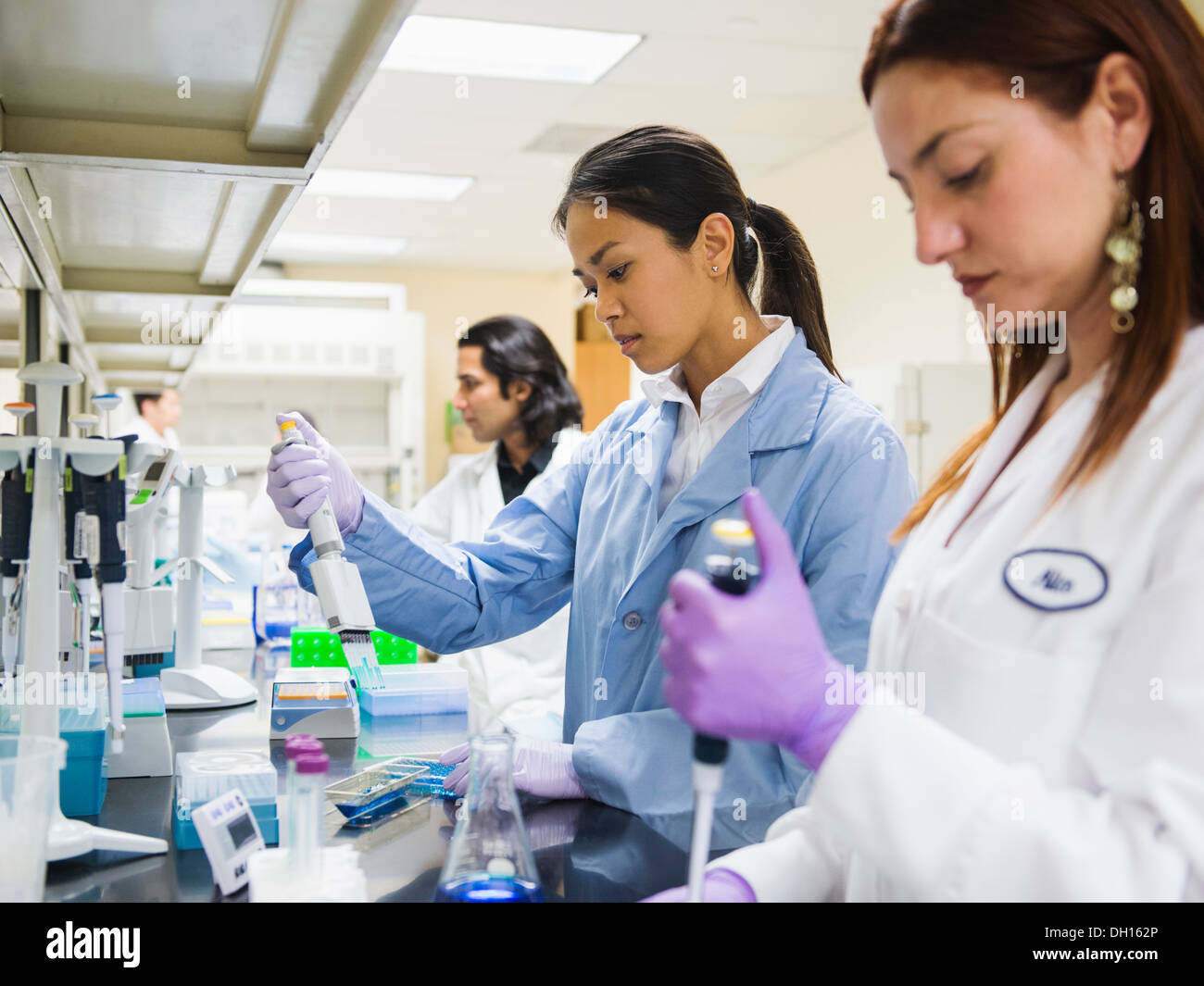 Scientists in lab coat group hi-res stock photography and images - Alamy