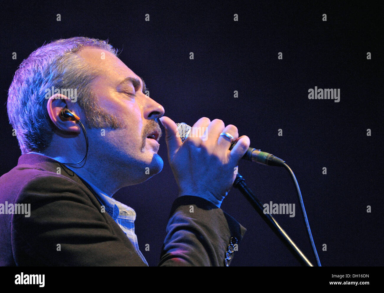 Stuart A Staples Singer High Resolution Stock Photography and Images ...