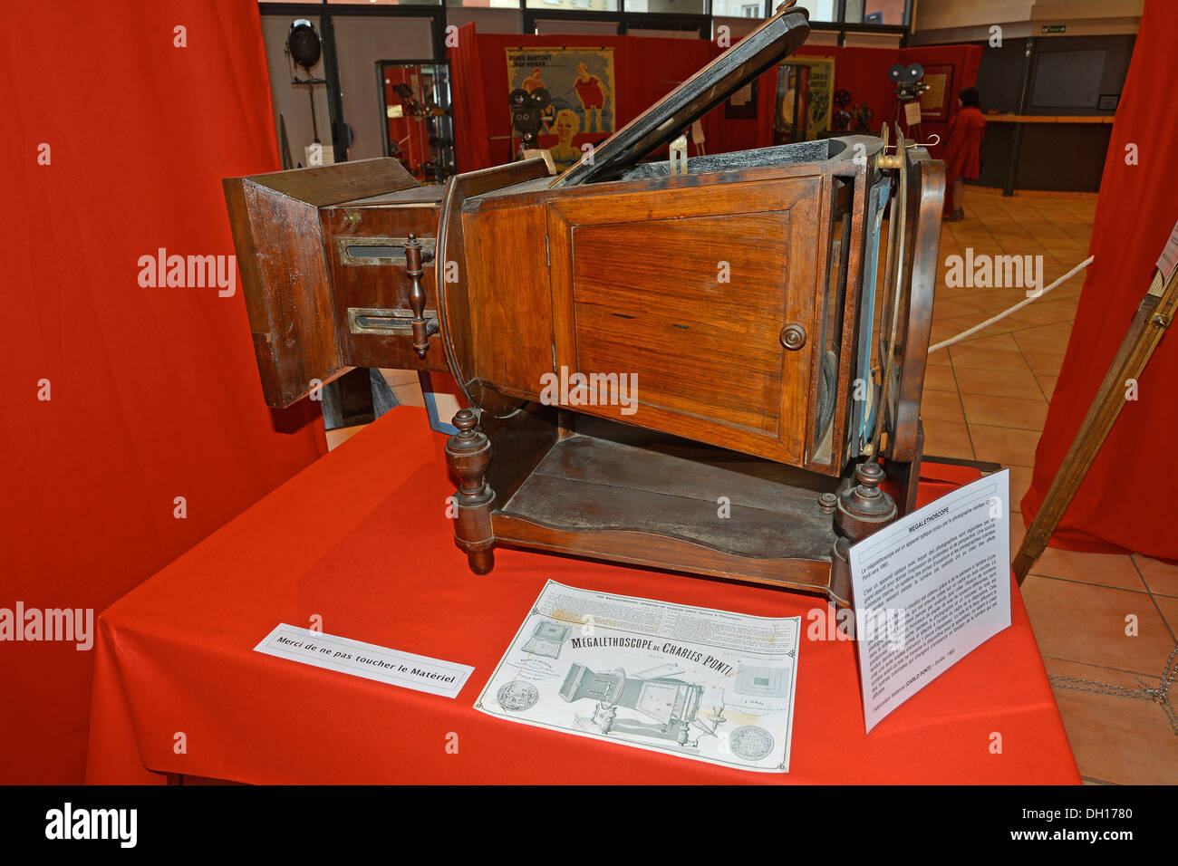 The megalethoscope invented by venetian photographer Carlo Ponti 1862 ...