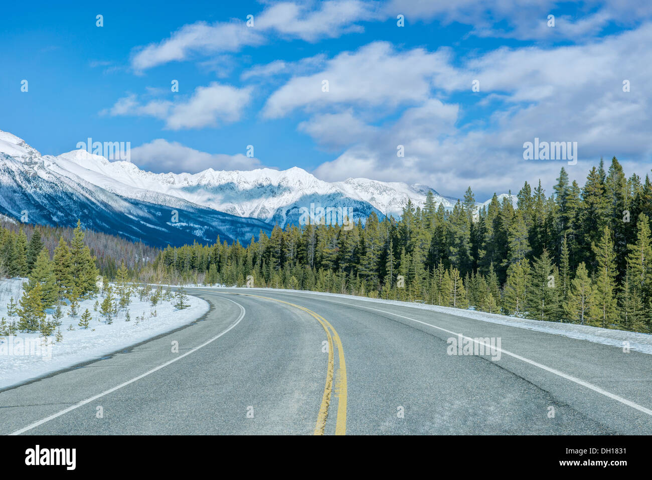 Road leading snowy mountains hi-res stock photography and images - Alamy