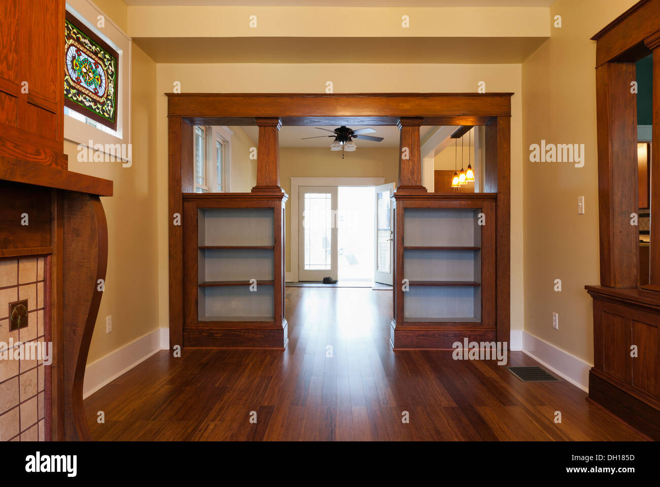 Empty Living Room Bookshelf High Resolution Stock Photography and ...