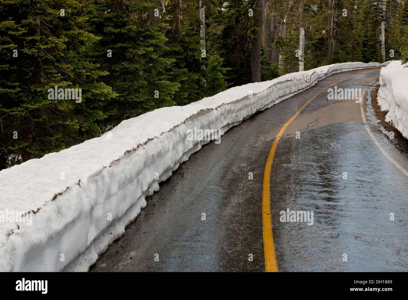 Piled up snow hi-res stock photography and images - Alamy