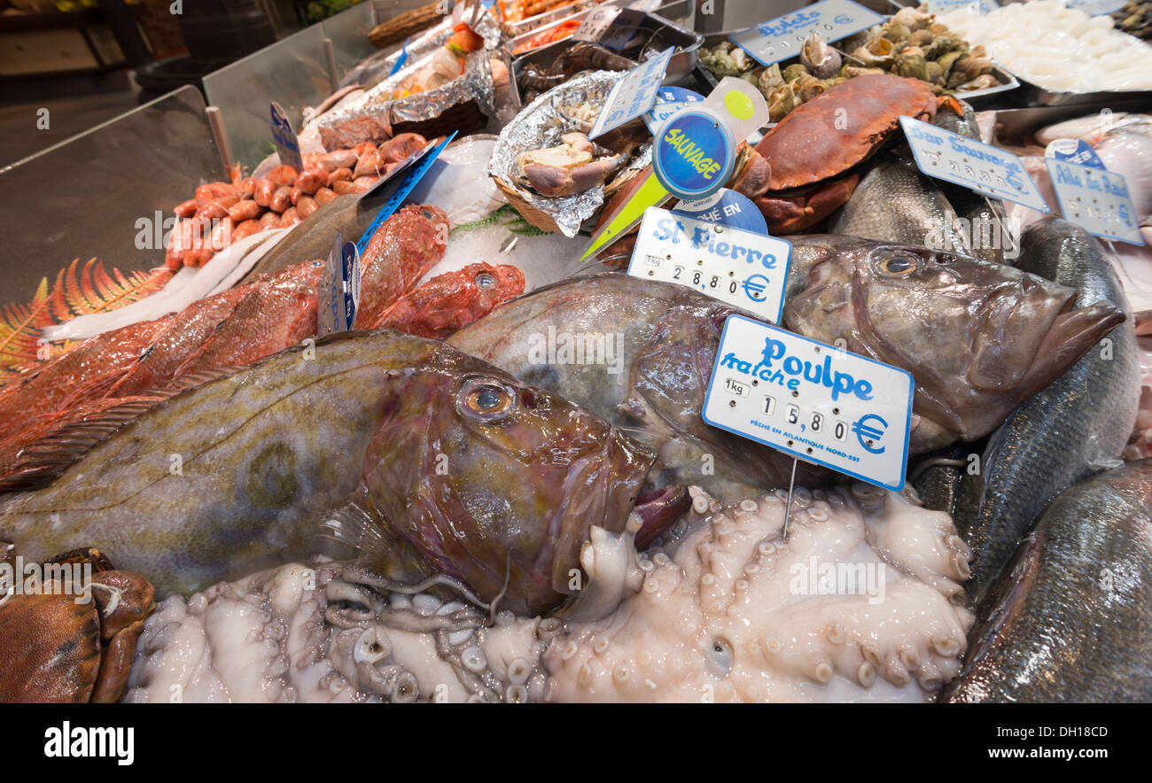 Paris market fresh fish hi-res stock photography and images - Alamy