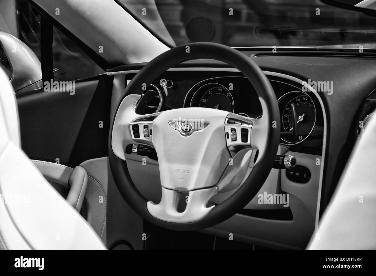 Cab Bentley Continental GT. Black and White Stock Photo - Alamy