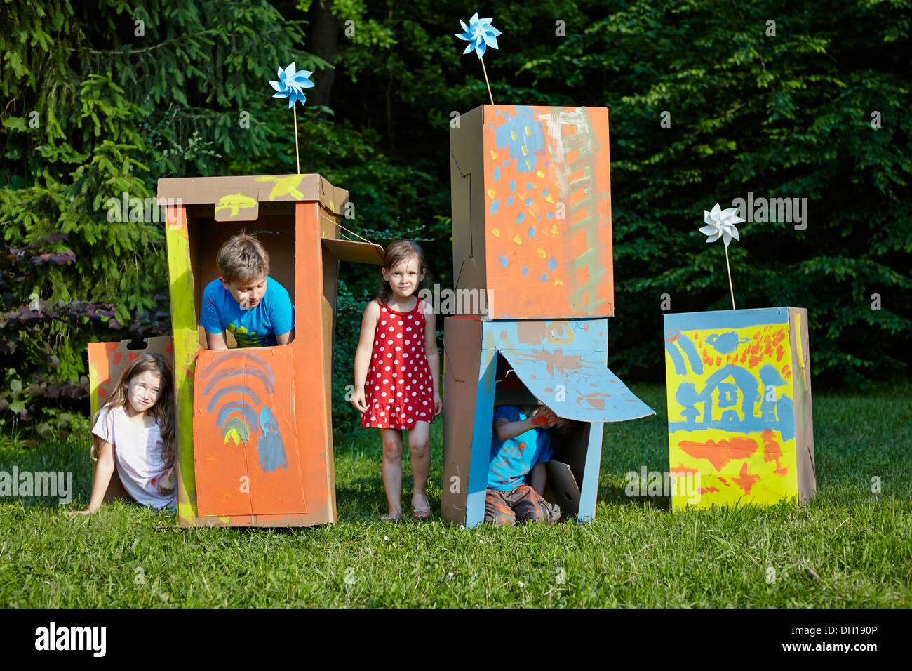 Children playing with boxes hi-res stock photography and images - Alamy