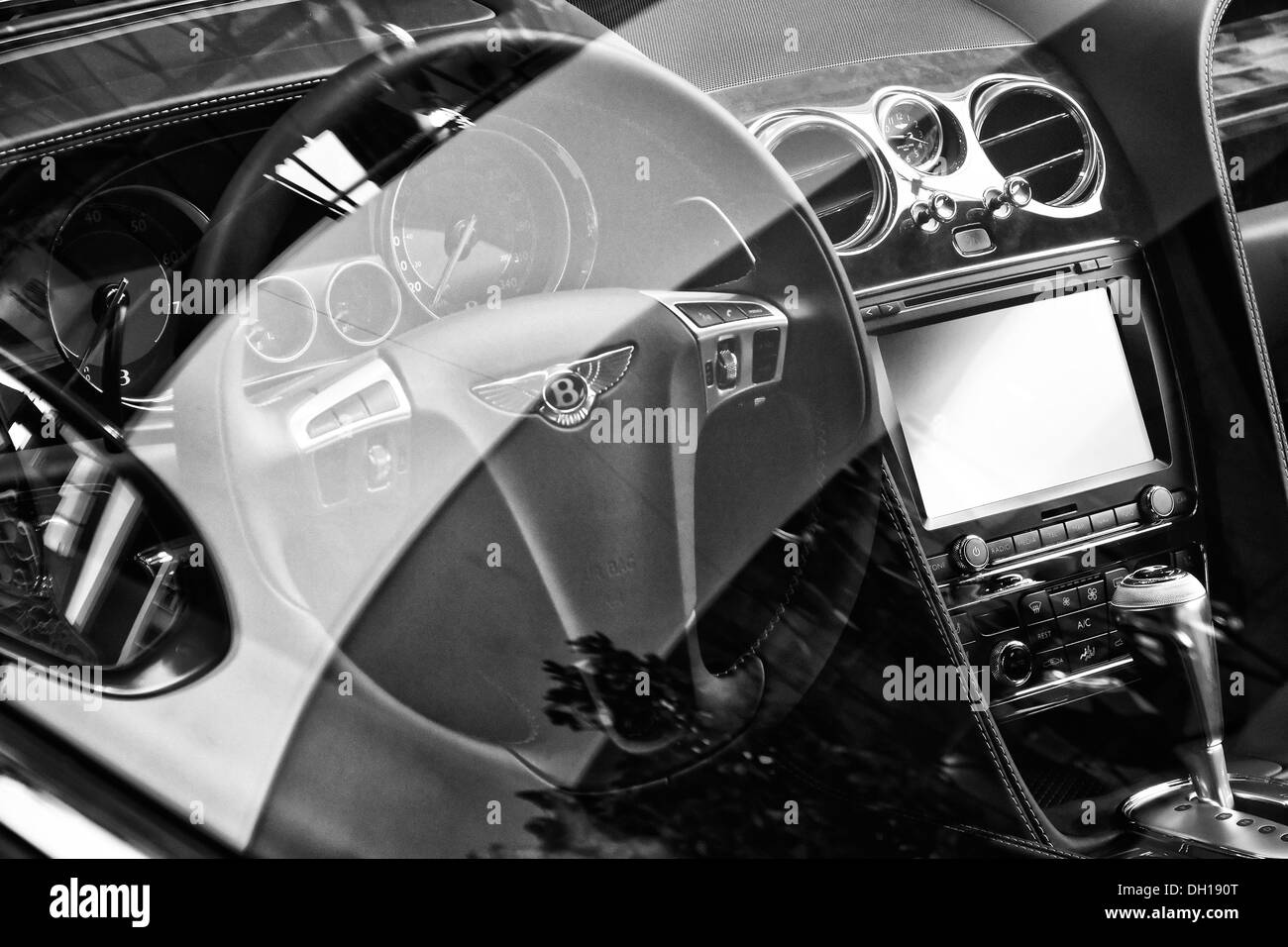 Cab Bentley Continental GT. Black and White Stock Photo - Alamy