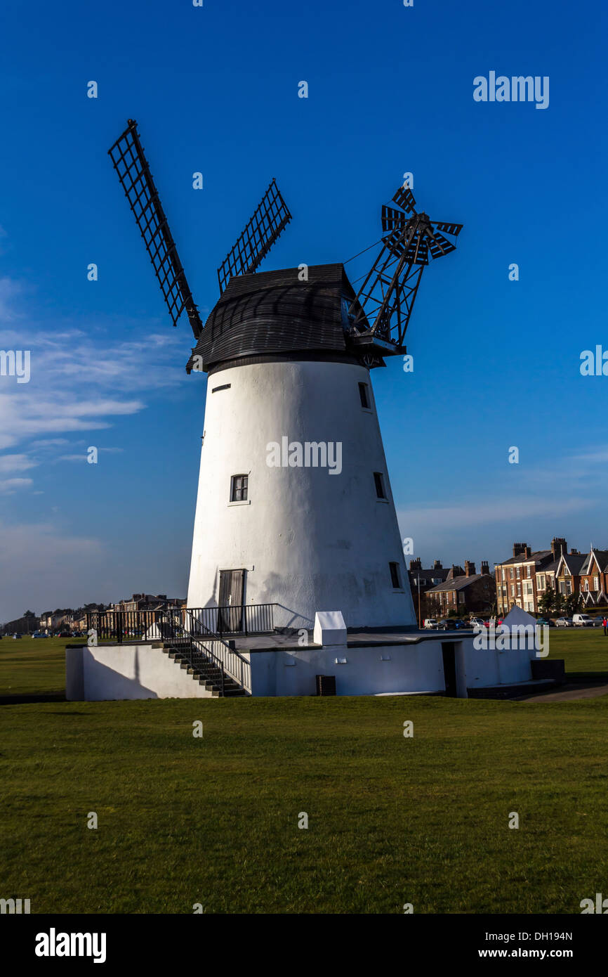 White roof sail hi-res stock photography and images - Alamy
