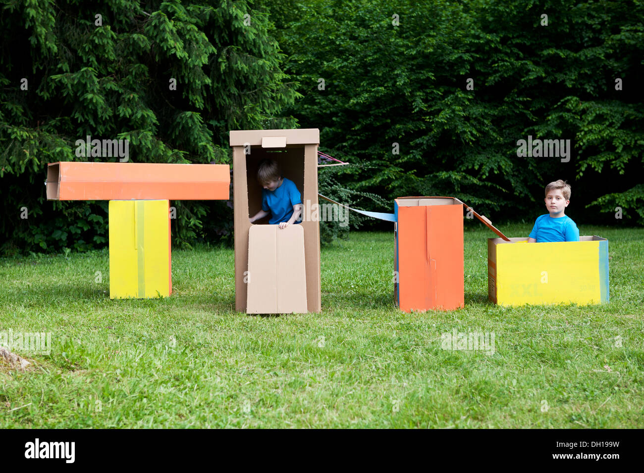 Children playing with boxes hi-res stock photography and images - Alamy