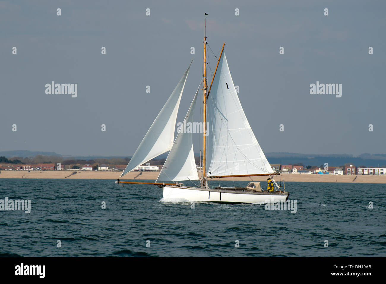 Yacht under sail, off Selsea, English Channel Stock Photo - Alamy