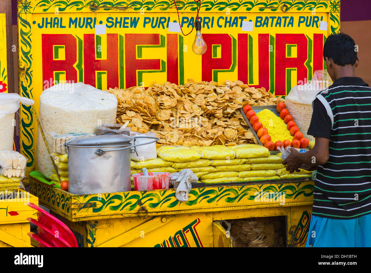 Bhel puri stall hi-res stock photography and images - Alamy