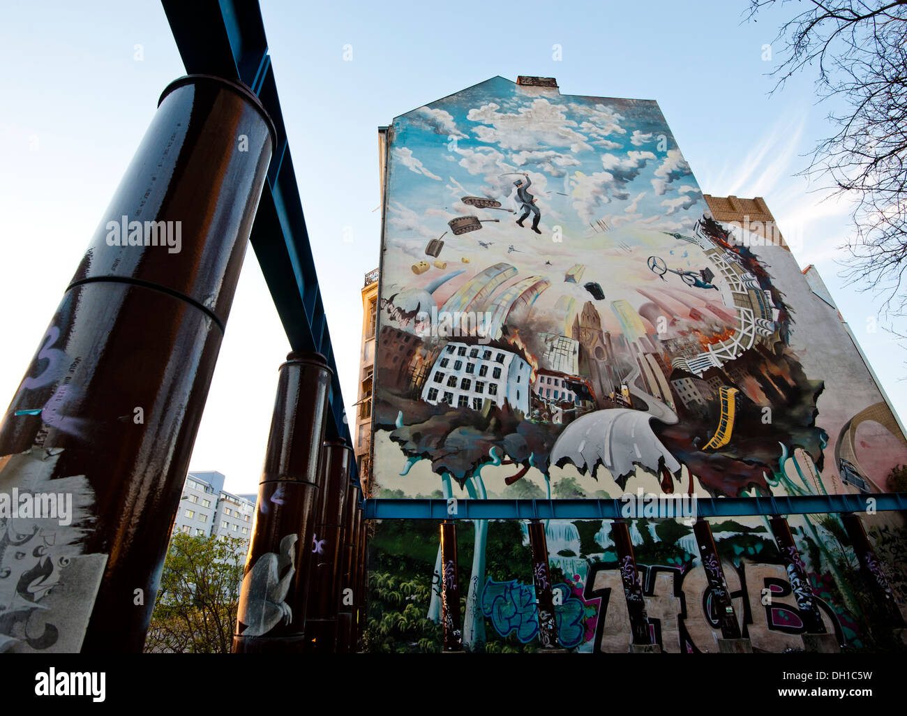 graffiti on the side of a building in Berlin Stock Photo - Alamy