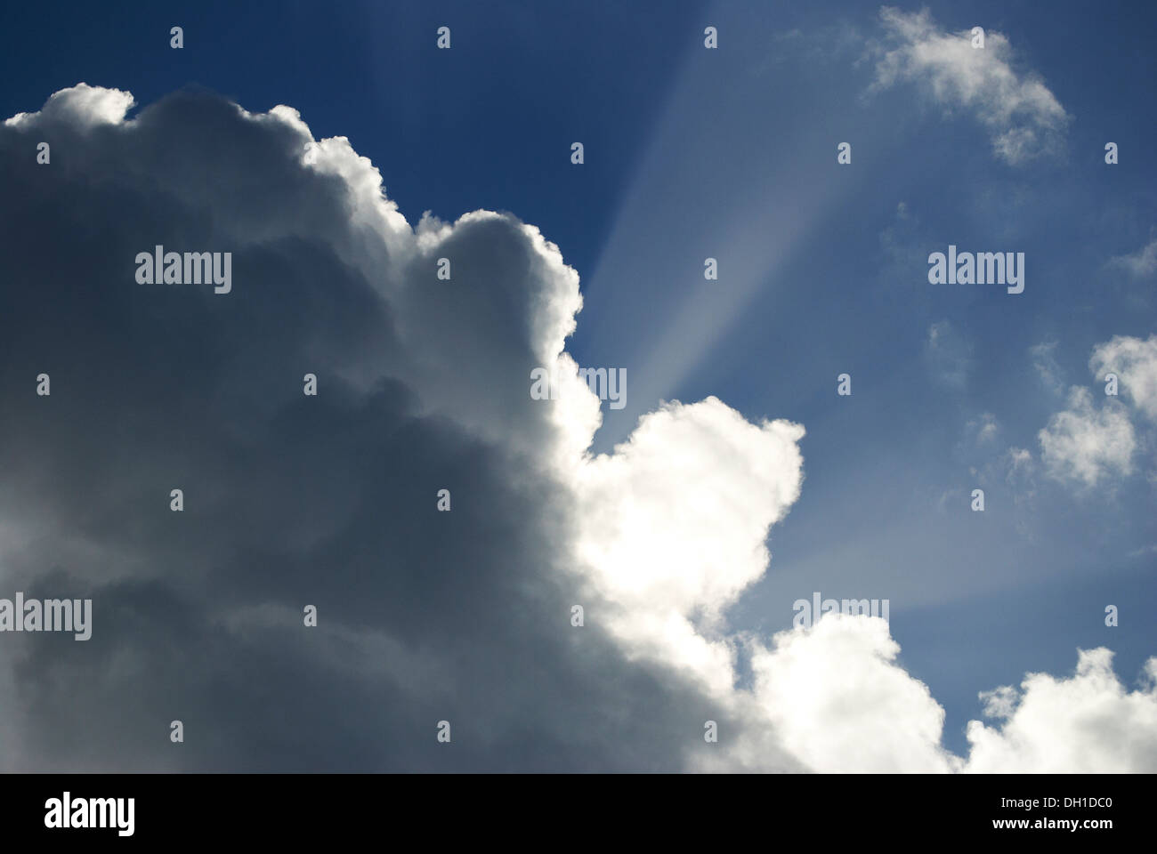 Clouds with sunbeams hi-res stock photography and images - Alamy