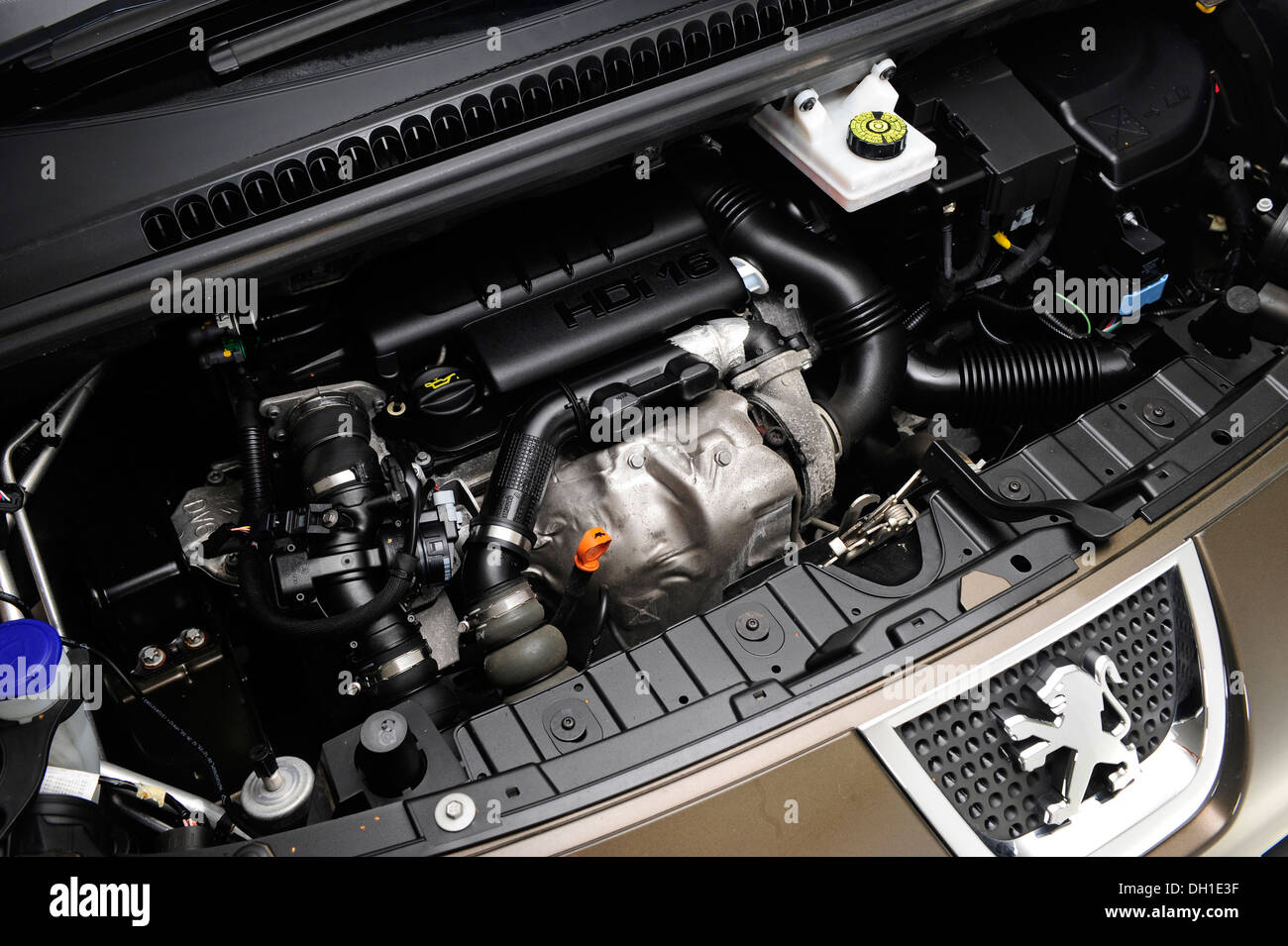 2010 Peugeot 3008 Stock Photo - Alamy