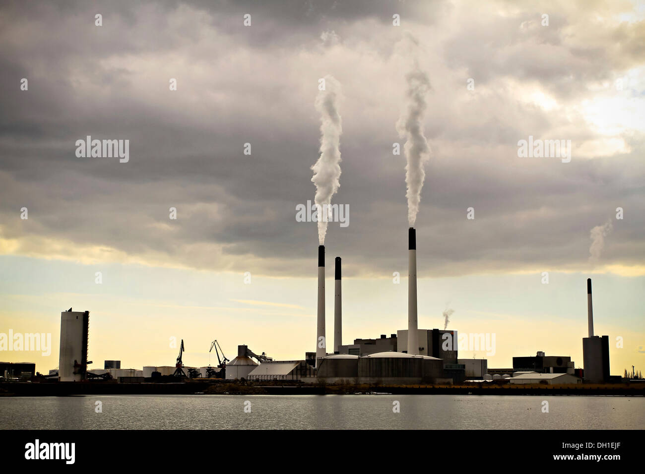 Power Plant Smoke Stacks High Resolution Stock Photography and Images ...