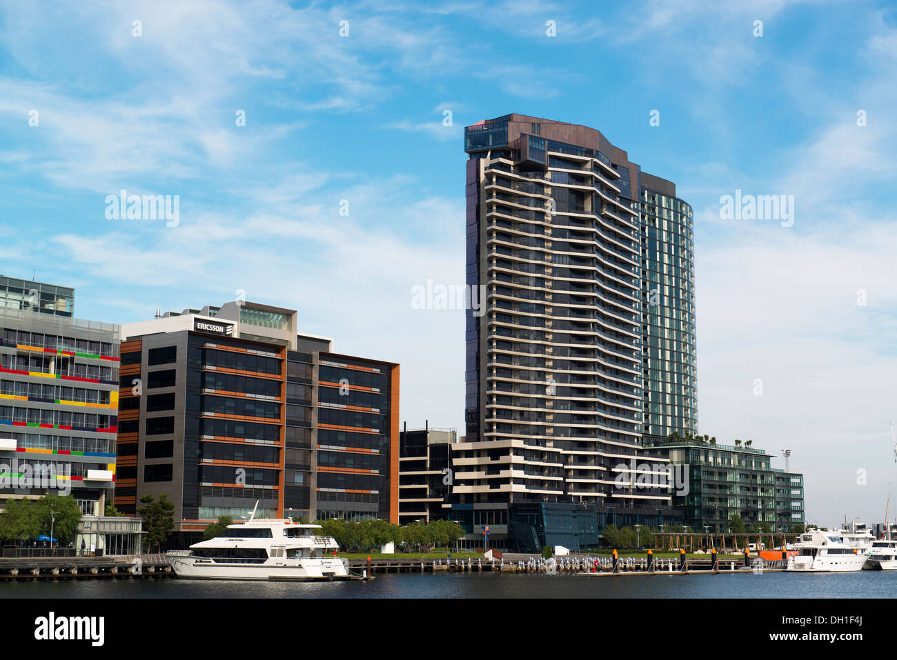 New residential/commercial/business buildings at Melbourne's Docklands ...